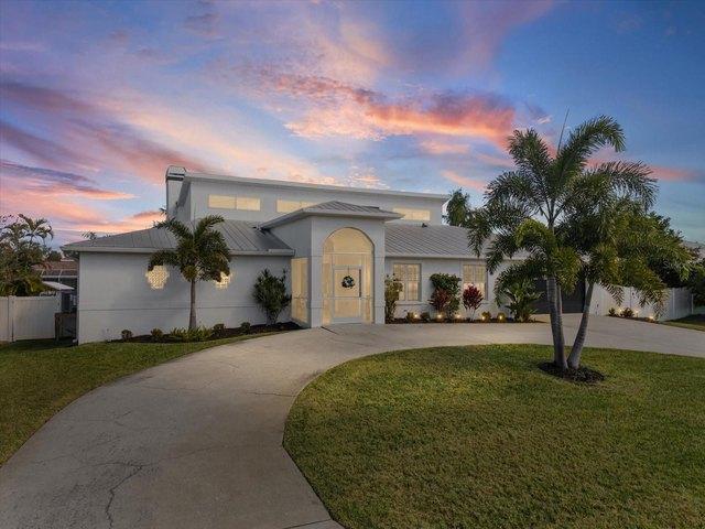 617 Kingston Ct, Apollo Beach, FL 33572