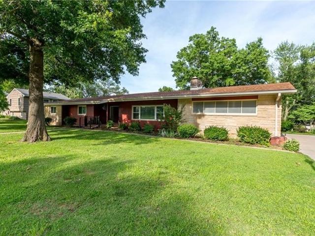 617 Jarboe St, Burlington, KS 66839