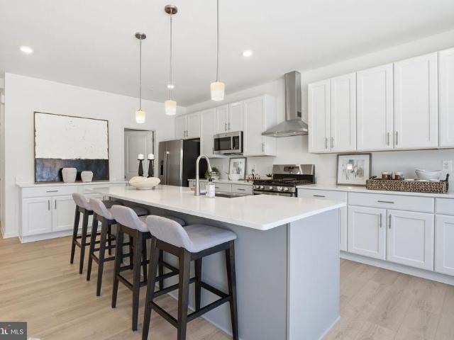 617 Loring Avenue