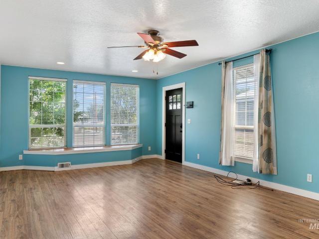 617 Lake Lowell