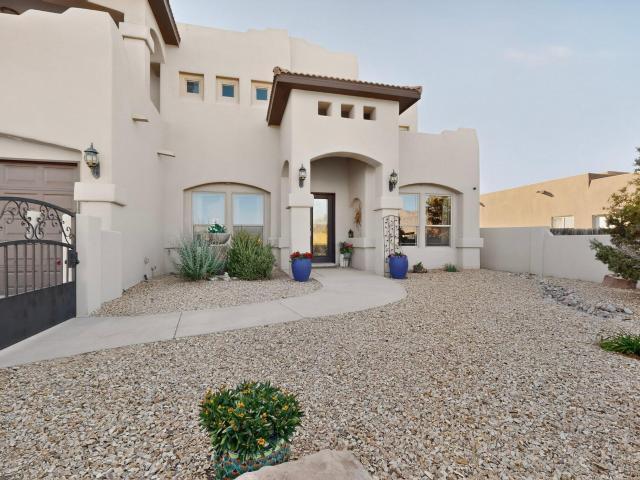 617 Monterrey Road NE