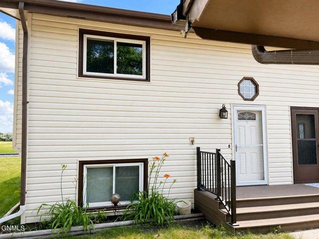 617 N 35th St, Bismarck, ND 58501