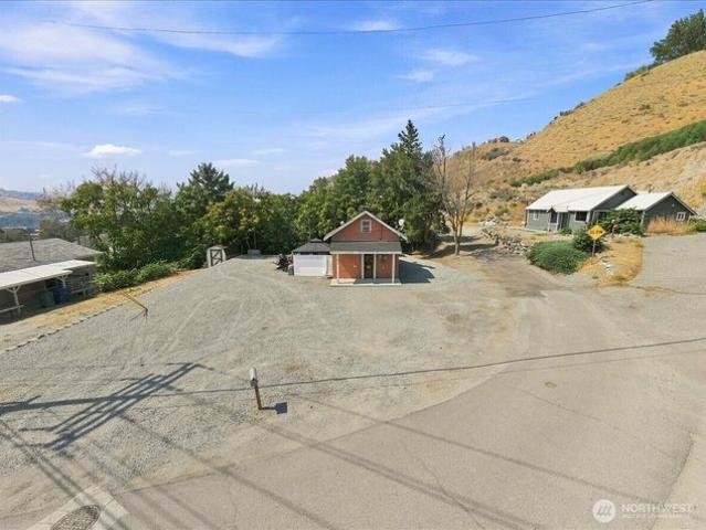 617 N Bradley St, Chelan, WA 98816