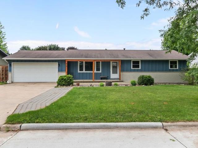617 N Canterbury Dr, Appleton, WI 54915