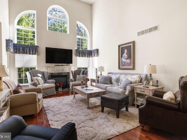 617 N Settlers Circle