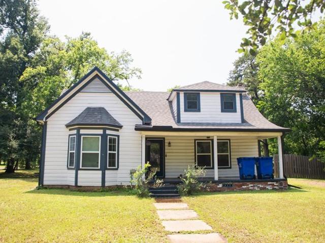 617 S 5th St, Crockett, TX 75835