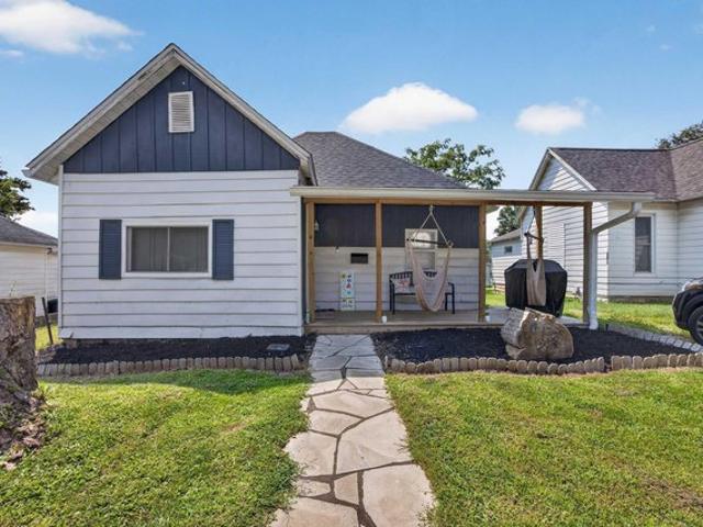 617 S 8th St, Mitchell, IN 47446