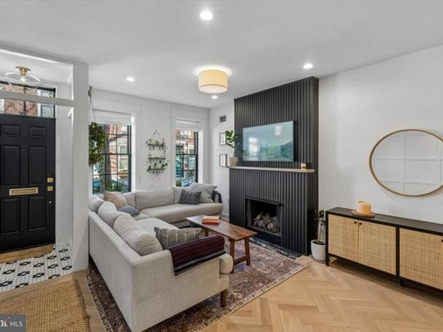 617 S Bambrey St, Philadelphia, PA 19146
