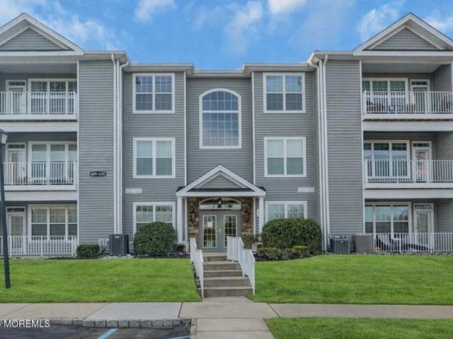 617 Saint Andrews Pl, Manalapan, NJ 07726