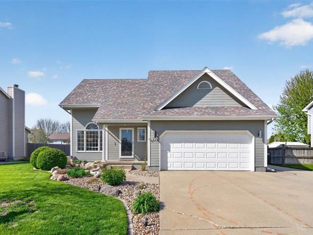 617 SE Meadowlark Dr, Grimes, IA 50111