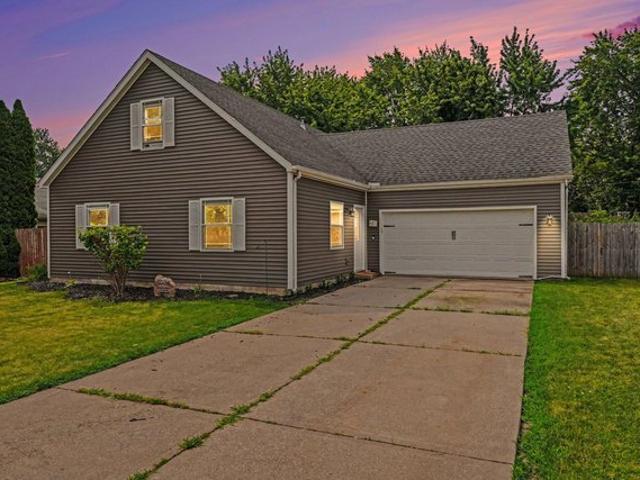 617 Seminole Dr, Lowell, IN 46356
