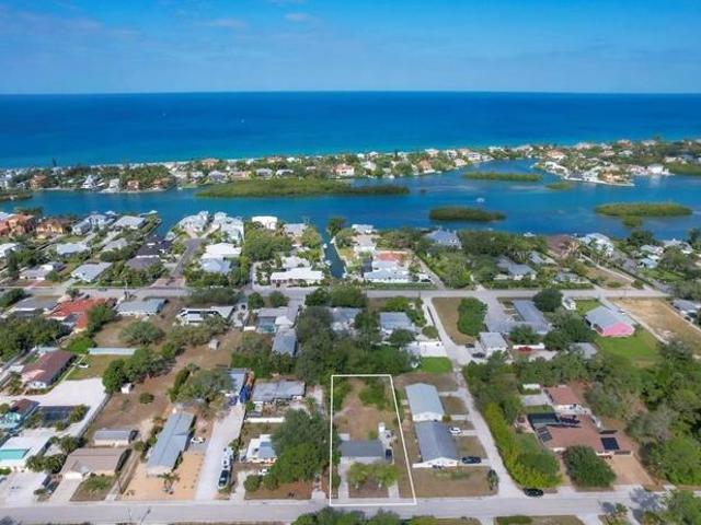 617 Shore Rd, Nokomis, FL 34275