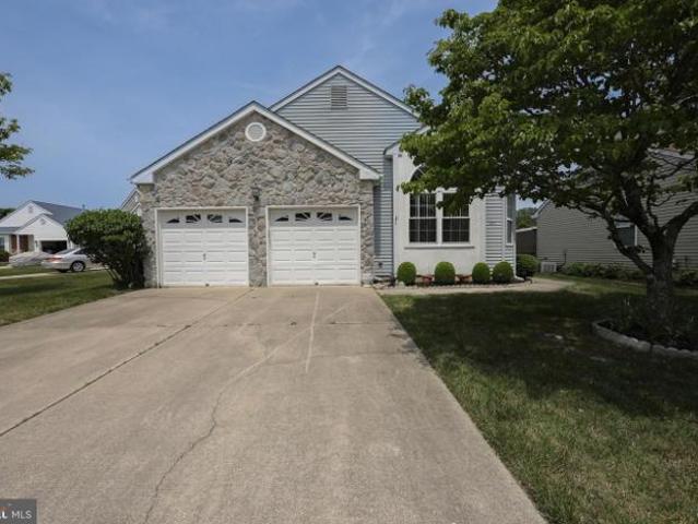 617 St Vincent Ct, Monroe Township, NJ 08094