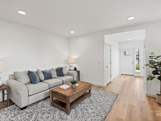 617 SW Mendenhall St 16/6