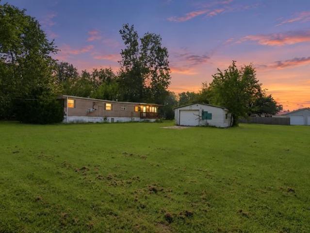 617 W 9th St, Bicknell, IN 47512