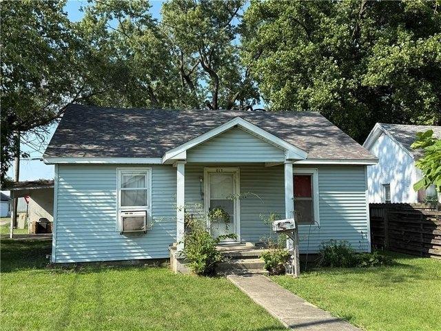 617 W Washington St, Paris, IL 61944