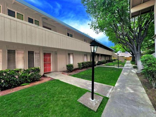 617 W Granger Ave #84, Modesto, CA 95350