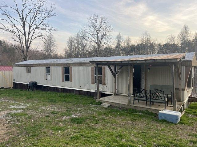 617 Walk Log Branch Rd, Beattyville, KY 41311