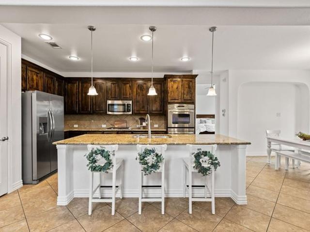 617 Wellington Dr, Roanoke, TX 76262