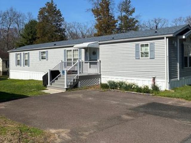 617 Willow Dr, Green Lane, PA 18054