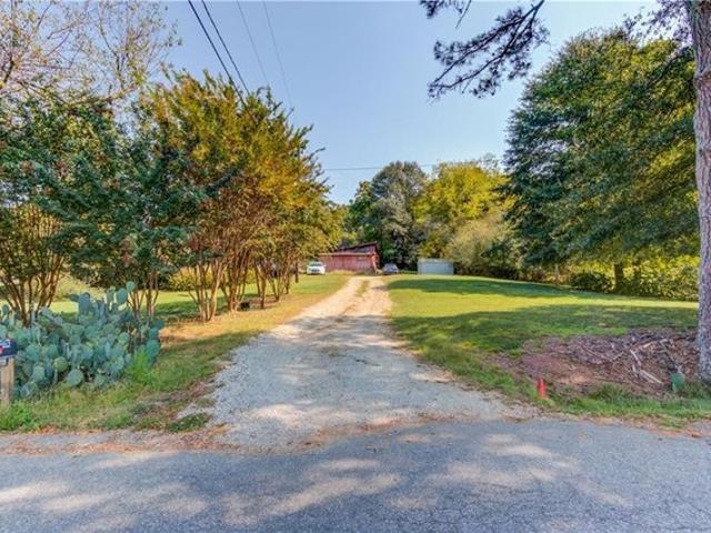 6184 Mitchell St, Flowery Branch, GA 30542