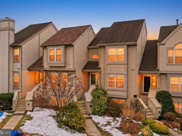6185 Stonepath Cir, Centreville, VA 20120
