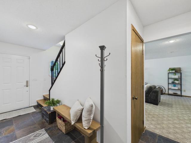 6186 Ridgewood Road