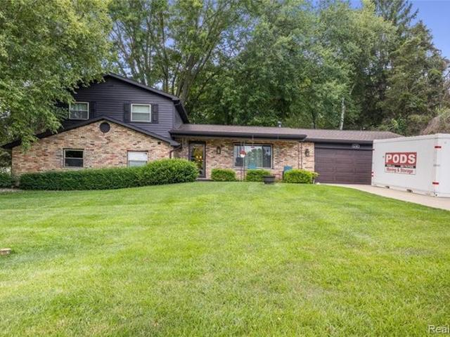 6180 Meyer Ave, Green Oak Township, MI 48116