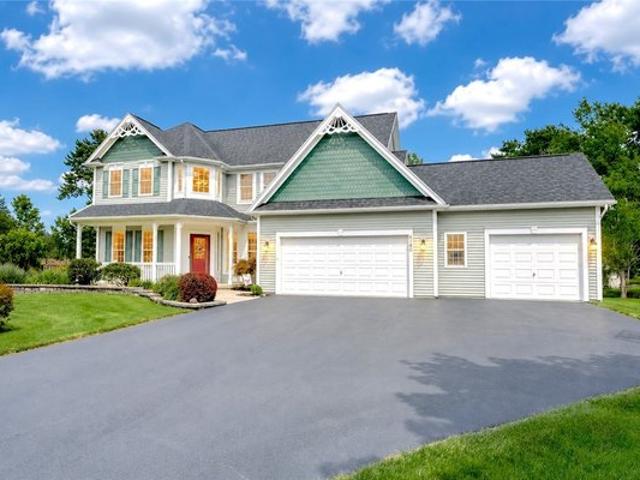6180 Southbrook Dr, Ontario, NY 14519
