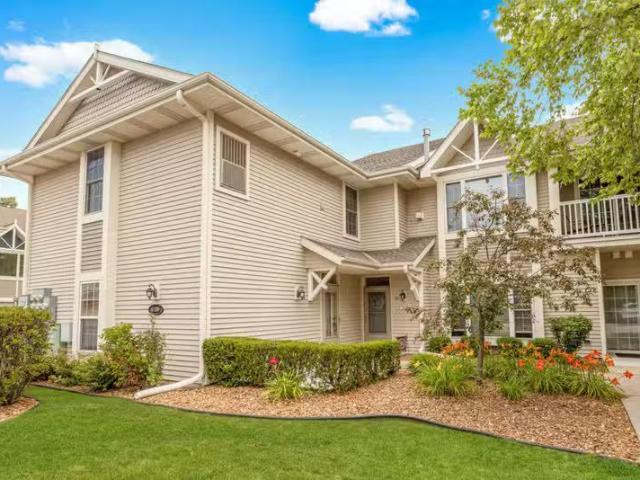 6180 WALNUT LN UNIT 84, CUDAHY, WI 53110 Condo/Townhome For Sa.