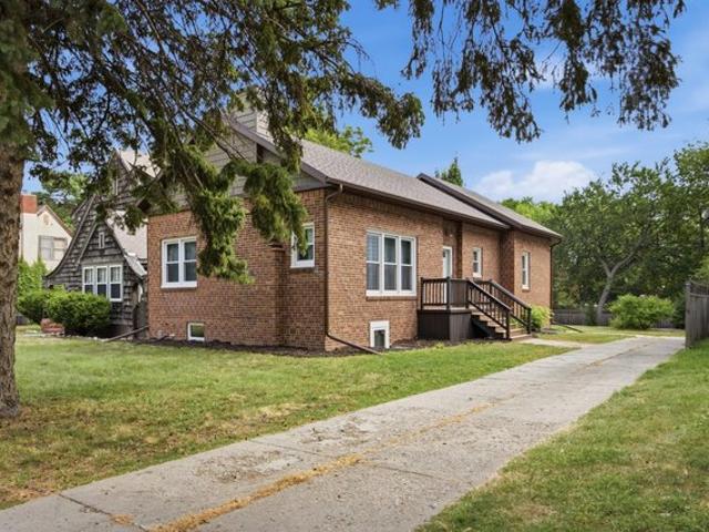 618 6th St S, Moorhead, MN 56560