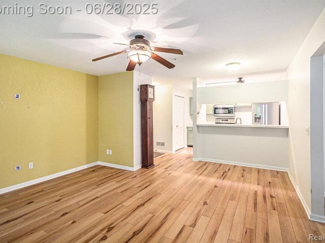 618 Curzon Court # 103