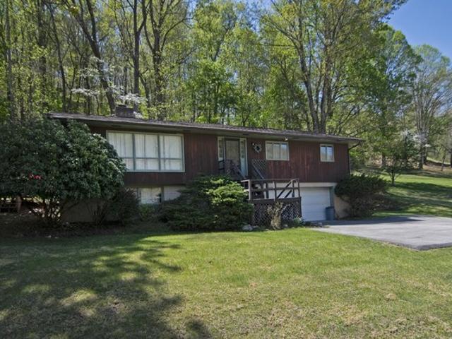 618 Greenbrier Ave, Hinton, WV 25951