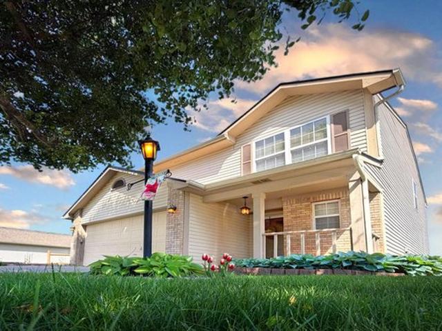 618 Deer Trail Dr, Indianapolis, IN 46217