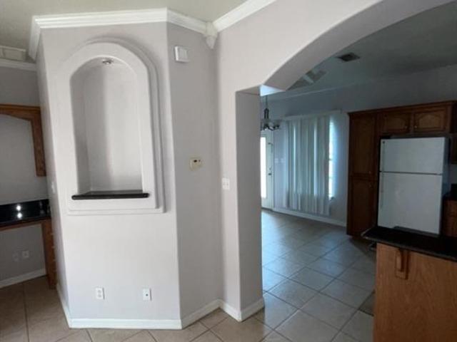 618 Dfw Drive 3