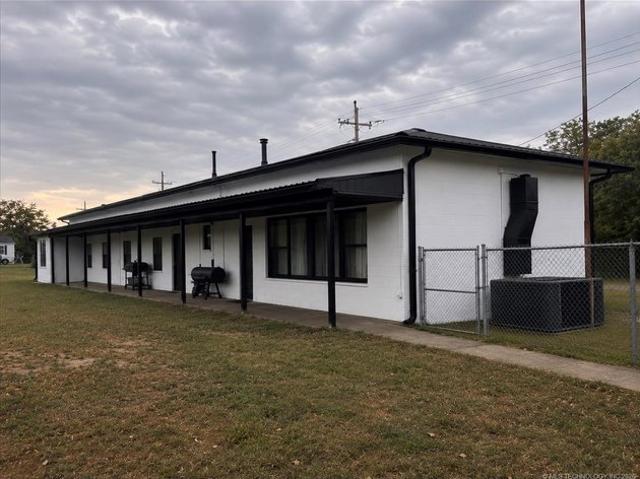 618 E Choctaw Ave, Nowata, OK 74048