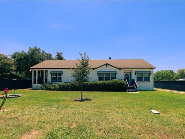 618 E School St, Benavides, TX 78341