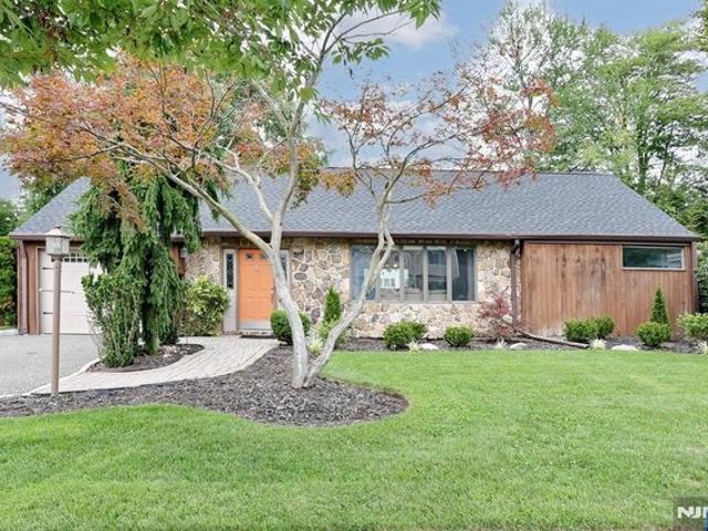 618 Fermery Dr, New Milford, NJ 07646