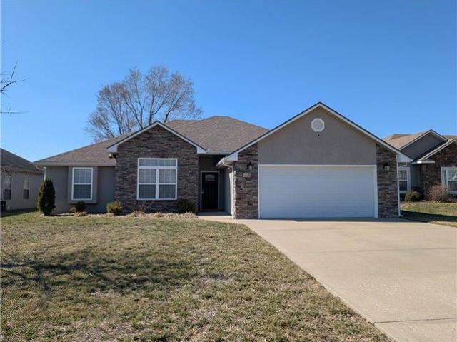 618 Oakmont Dr, Warrensburg, MO 64093