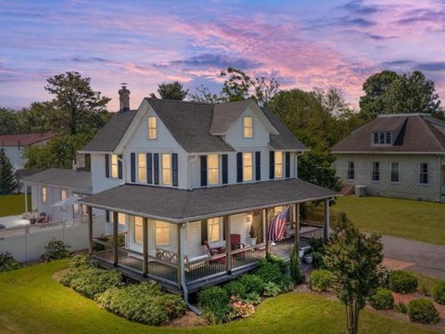 618 Love Point Rd, Stevensville, MD 21666