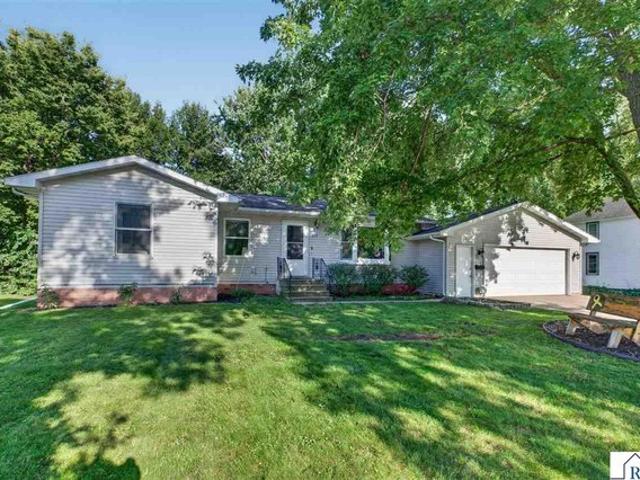 618 N 1 St, Waterville, MN 56096