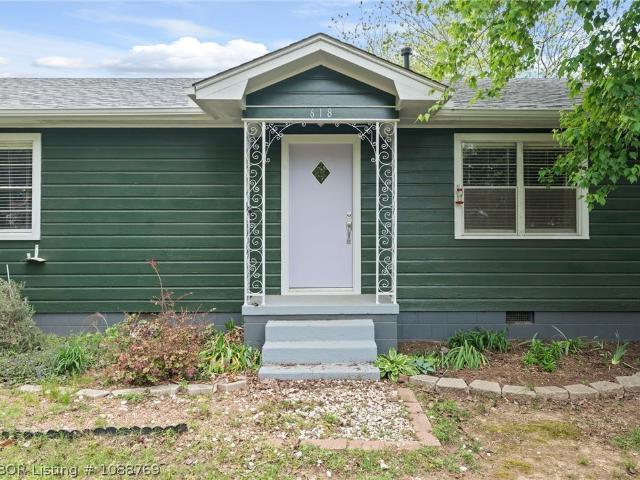 618 N Bennett Avenue