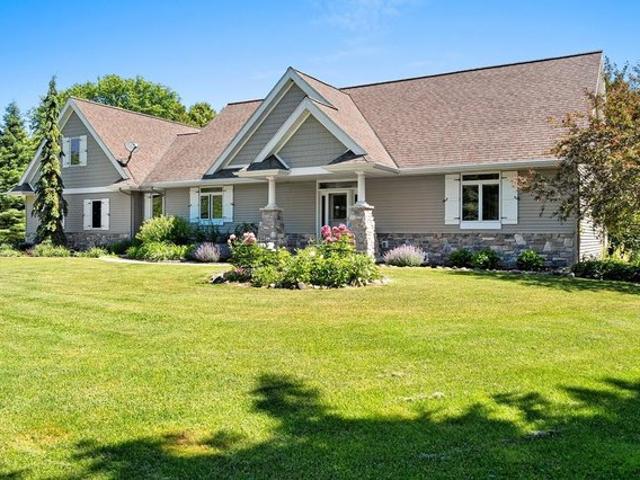 618 N Forest Dr, Forestville, WI 54213