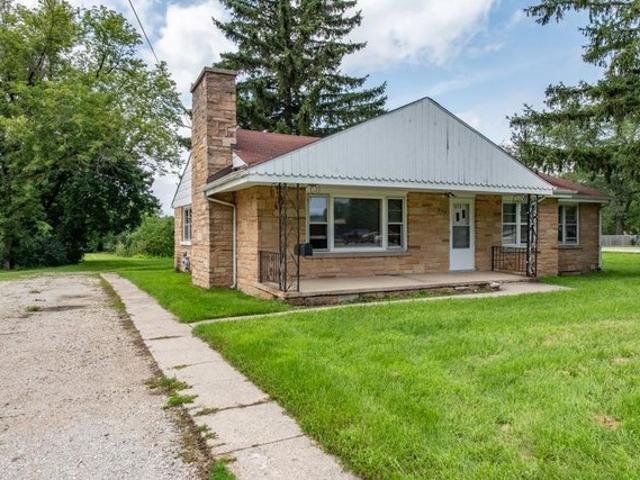 618 N Oplaine Rd, Gurnee, IL 60031
