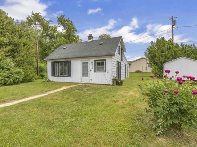 618 Pinehurst Ct, Sheboygan Falls, WI 53085