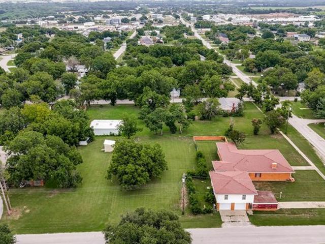 618 W 5th St, Justin, TX 76247