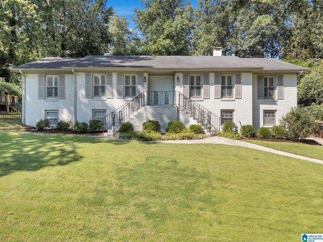 618 Winwood Dr, Vestavia Hills, AL 35226