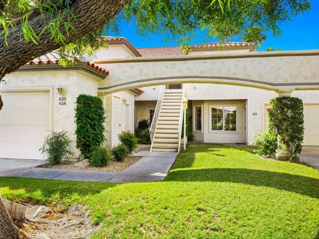 618 Vista Lago Circle N