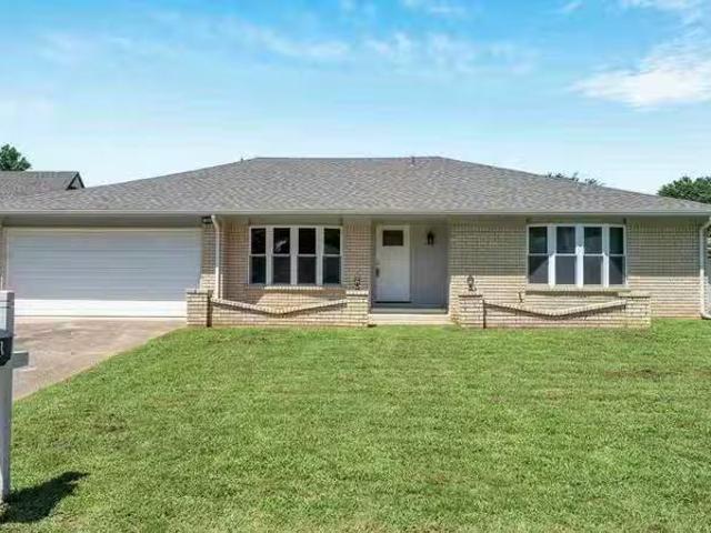 61954911 904 W Park Pl
