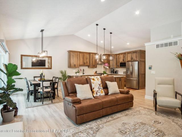 6195 Hilltop Court